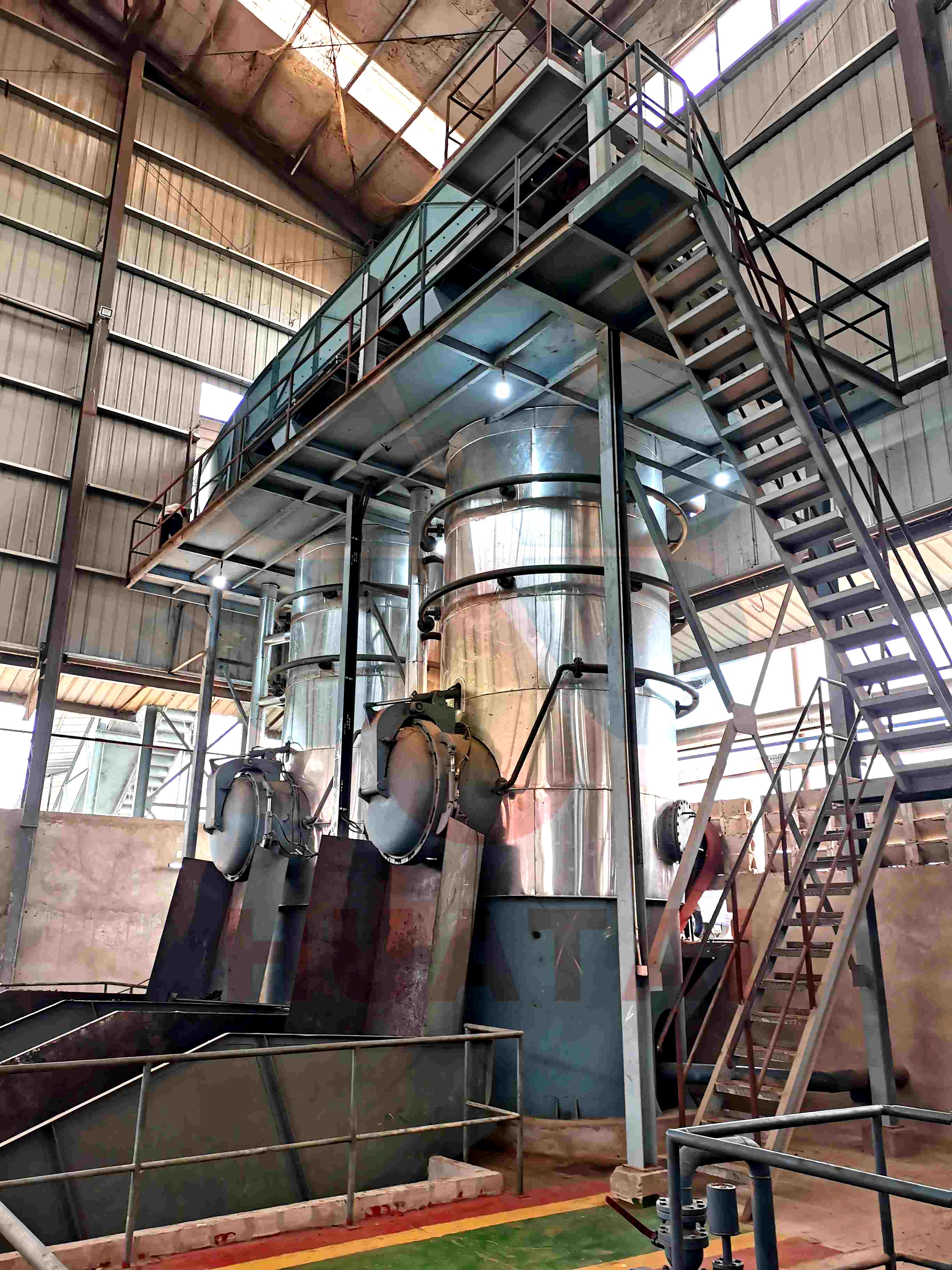 What are the characteristics of the palm oil production process?