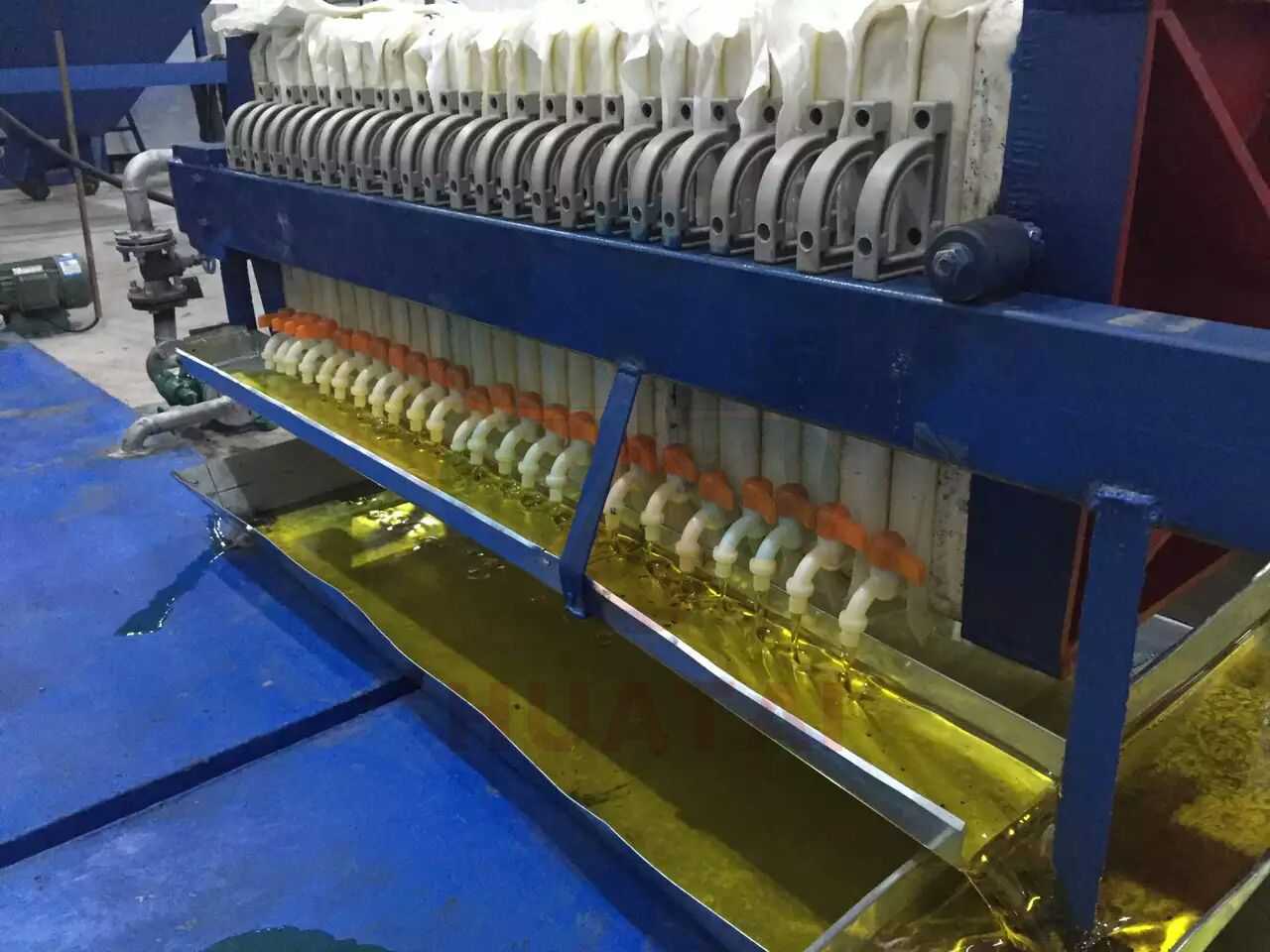 What are the methods for high-quality safflower seed oil production?